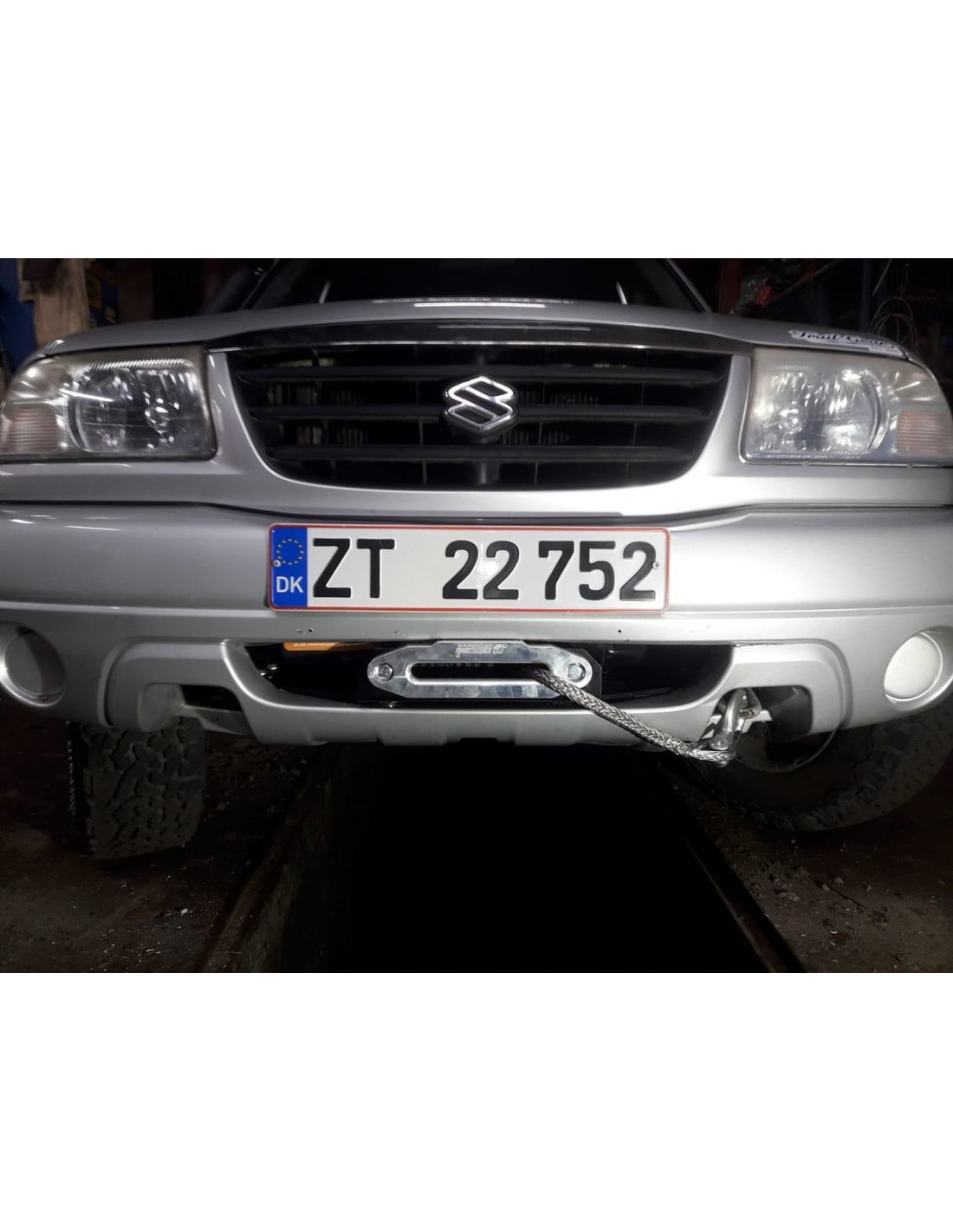 SUZUKI GRAND VITARA I 1998-2004 PLACA DE MONTAJE DEL CABRESTANTE OCULTA
